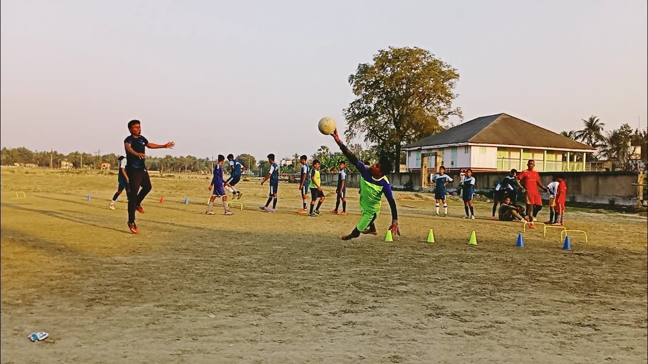 Master Goalkeeping Skills with These Pro Tips! - YouTube