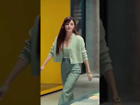 Hande Ercel beauty | Hot and cute Turkish actress | sexy look.