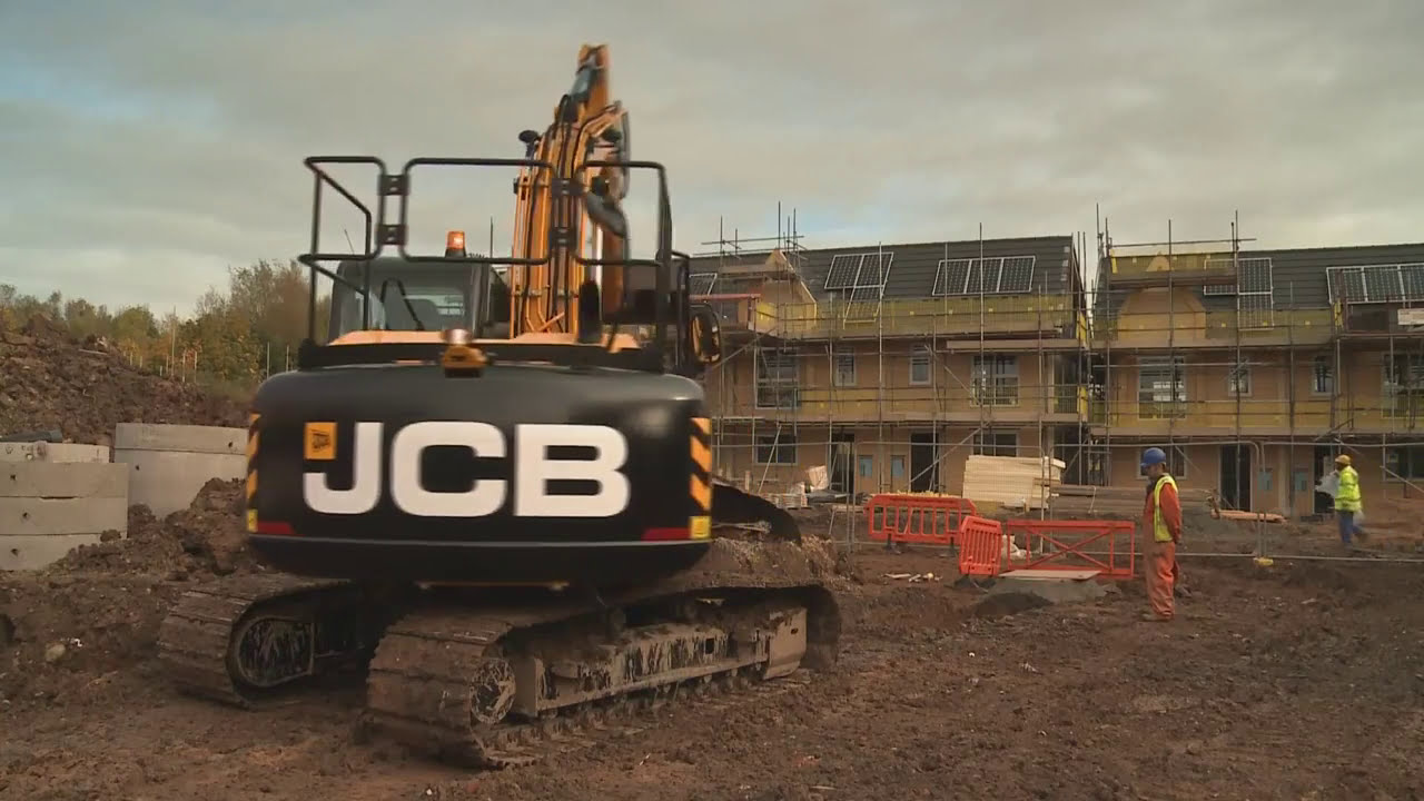 JCB JS130 - YouTube