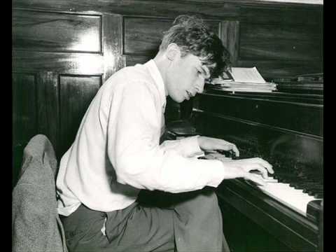 Glenn Gould - Mozart Sonata No. 12 in F major KV 332 - 1. movement