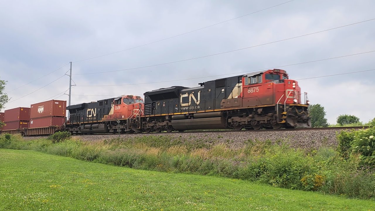 Canadian National - Eastbound Stack/Rack Train 12 Jul 25 - YouTube
