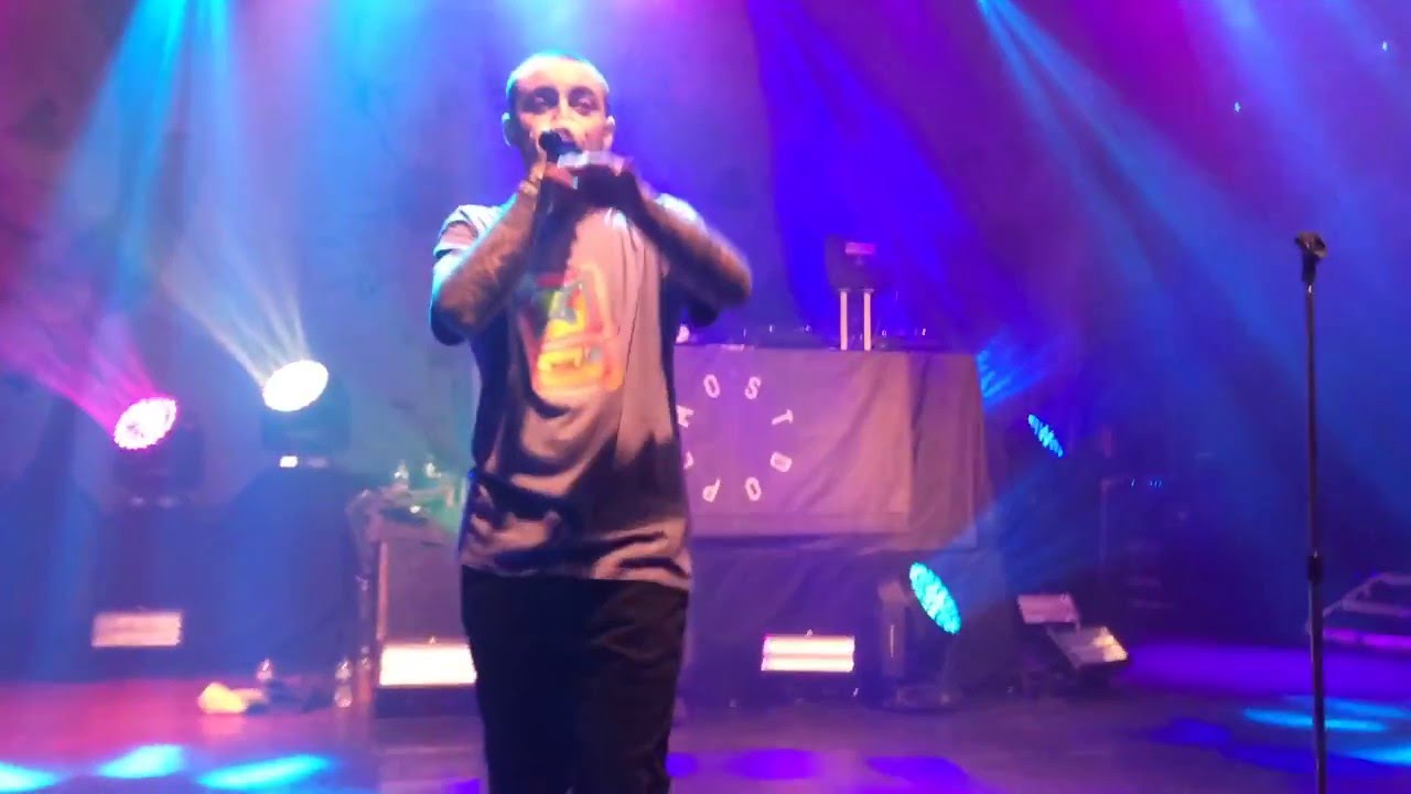 Mac Miller performing Best Day Ever live in London 2016 - Front row ...