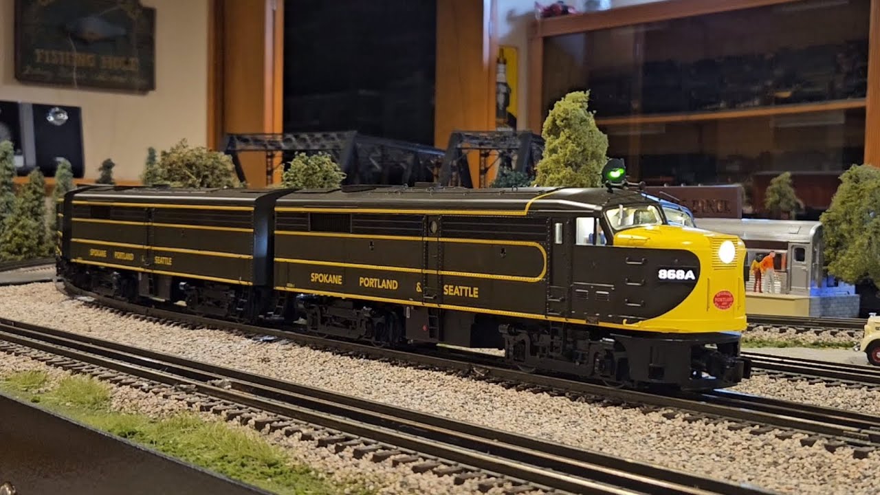 Lionel Legacy SP&S ALCO FA's #868 - YouTube