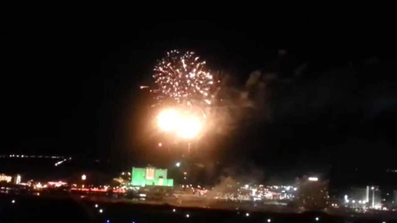 Laughlin River Walk 4th of July Fireworks - YouTube
