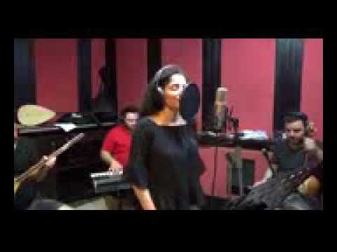 Deniz Toprak buda gelir buda geçer