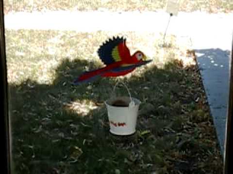 Wind Powered Flying Scarlet Macaw Parrot Yard Garden Decoration ...