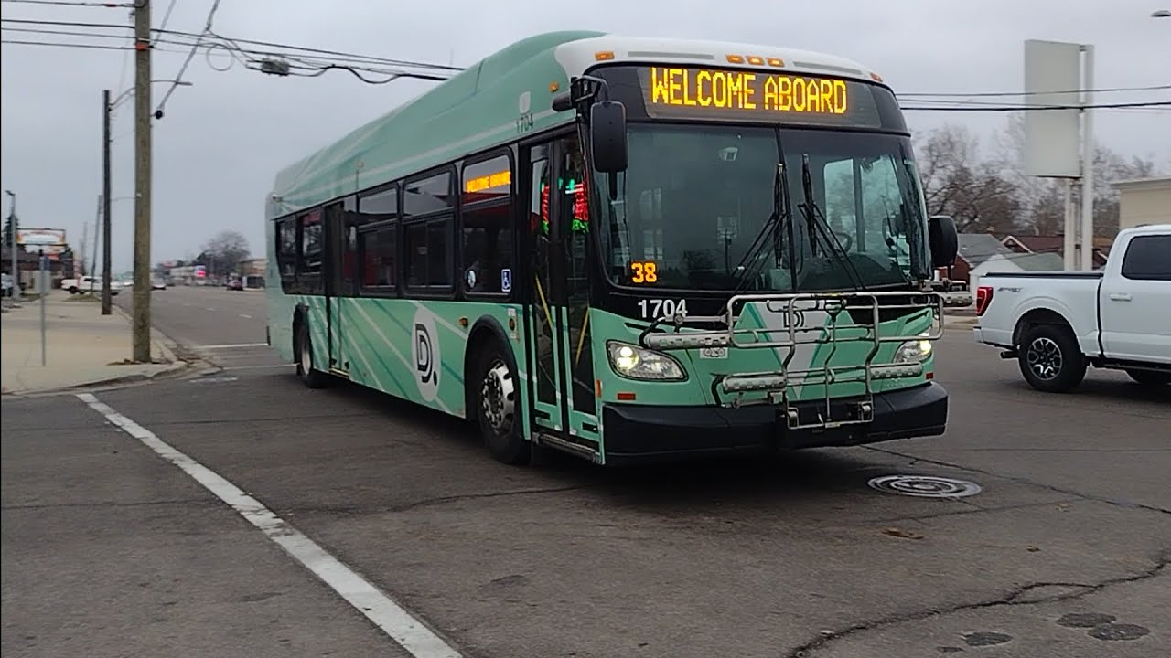 Westbound DDOT bus 1704 XD40 NFI 2017 on Route 38 Plymouth to ...