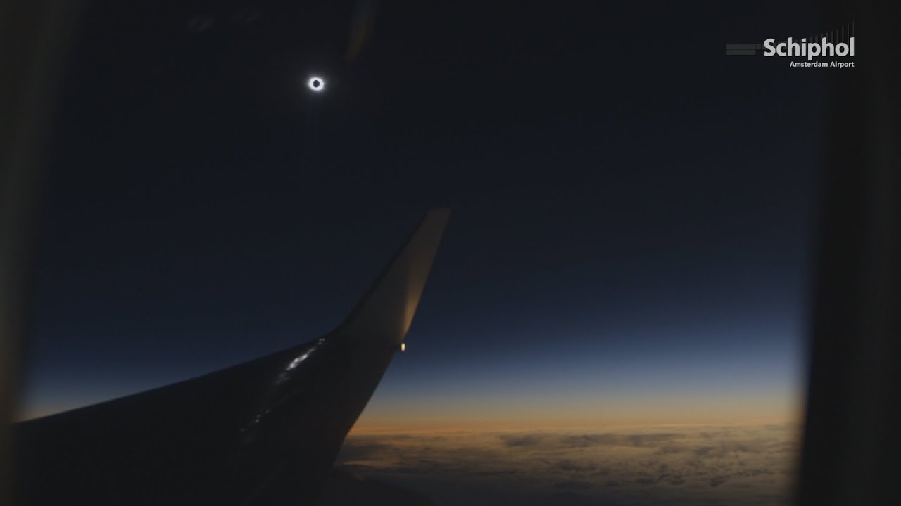 Watch the eclipse from a plane! - YouTube