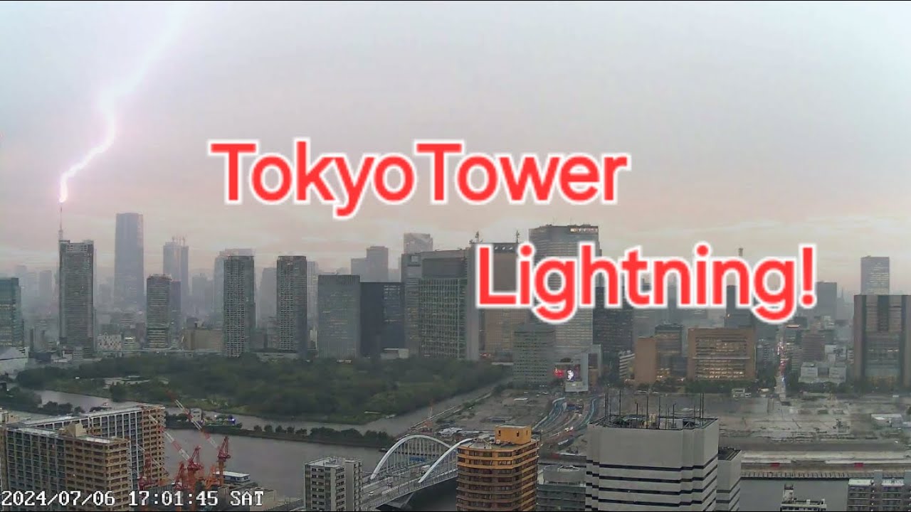 Incredible Lightning Strike Hits Tokyo Tower! (Real Footage) - 東京タワー ...
