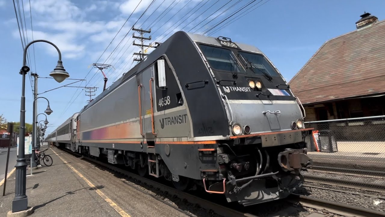 NJ Transit ALP-46A #4658 NJCL Train 7237 Little Silver NJ - YouTube