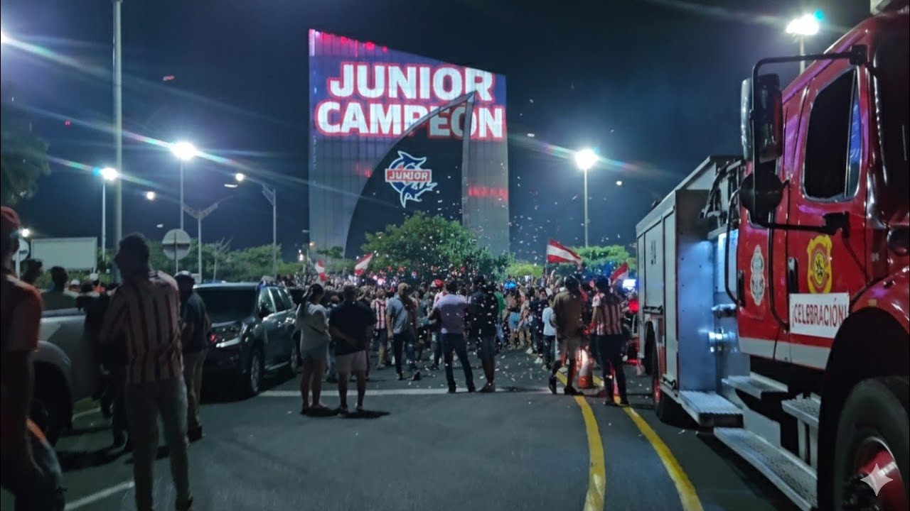 Así fue el recibimiento del Junior campeón, la famosa aleta del tiburón ...