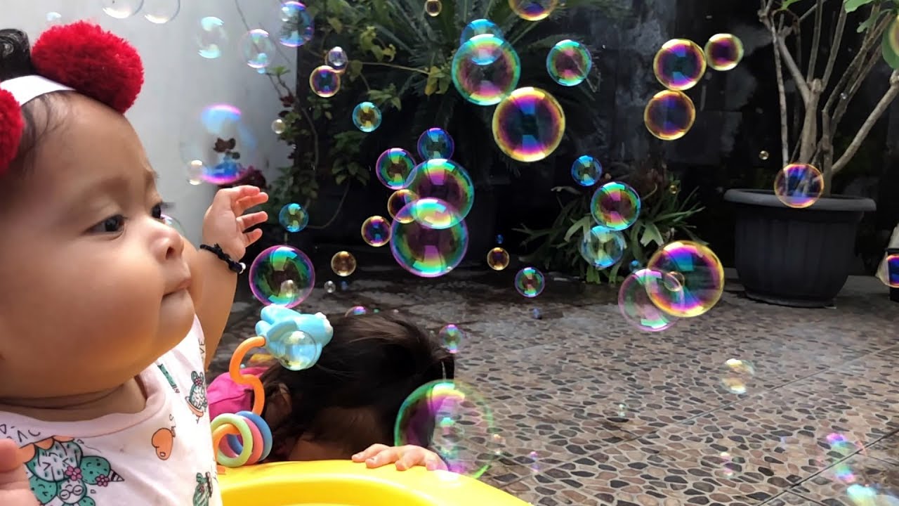 Bayi Lucu Bermain Balon Sabun - Unboxing Mainan Anak Bubble Ballon Soap ...