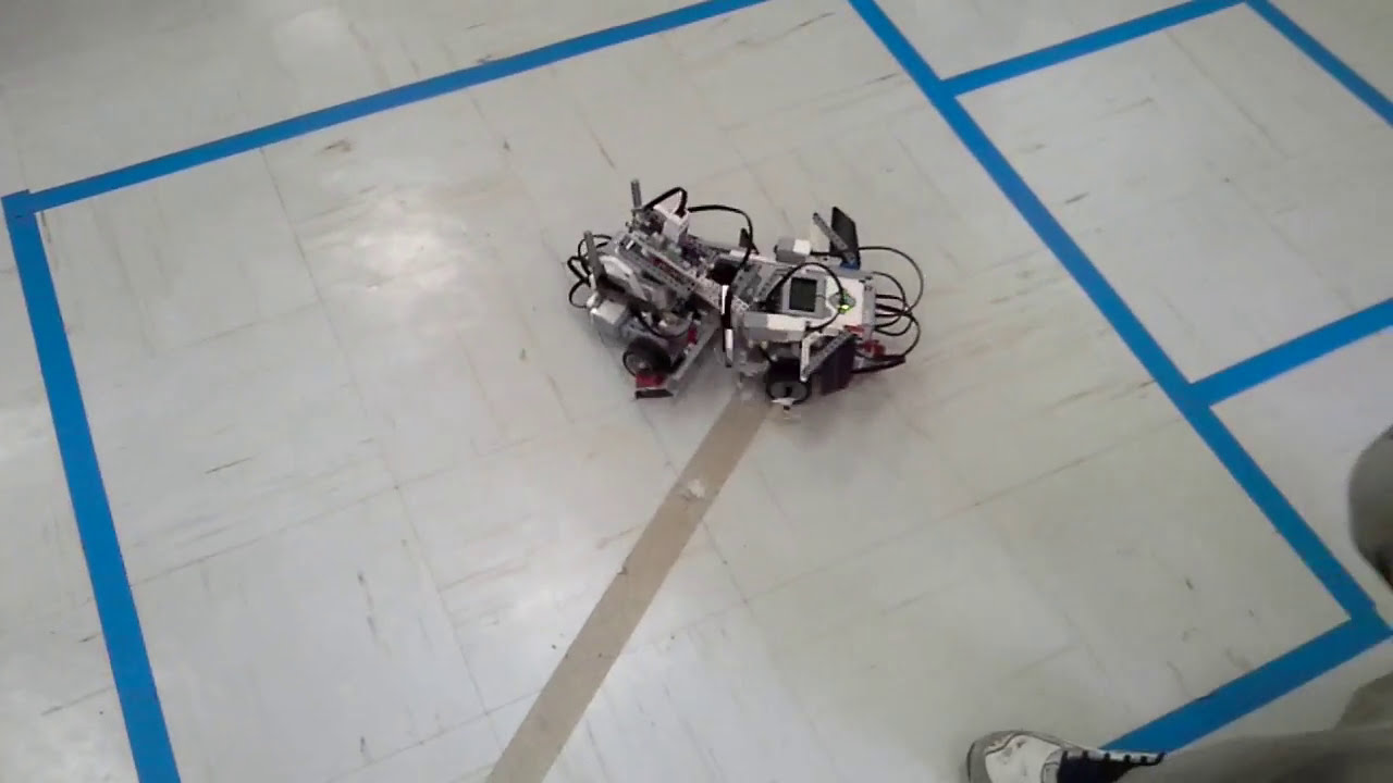 Lego Mindstorms Robot Fight - YouTube