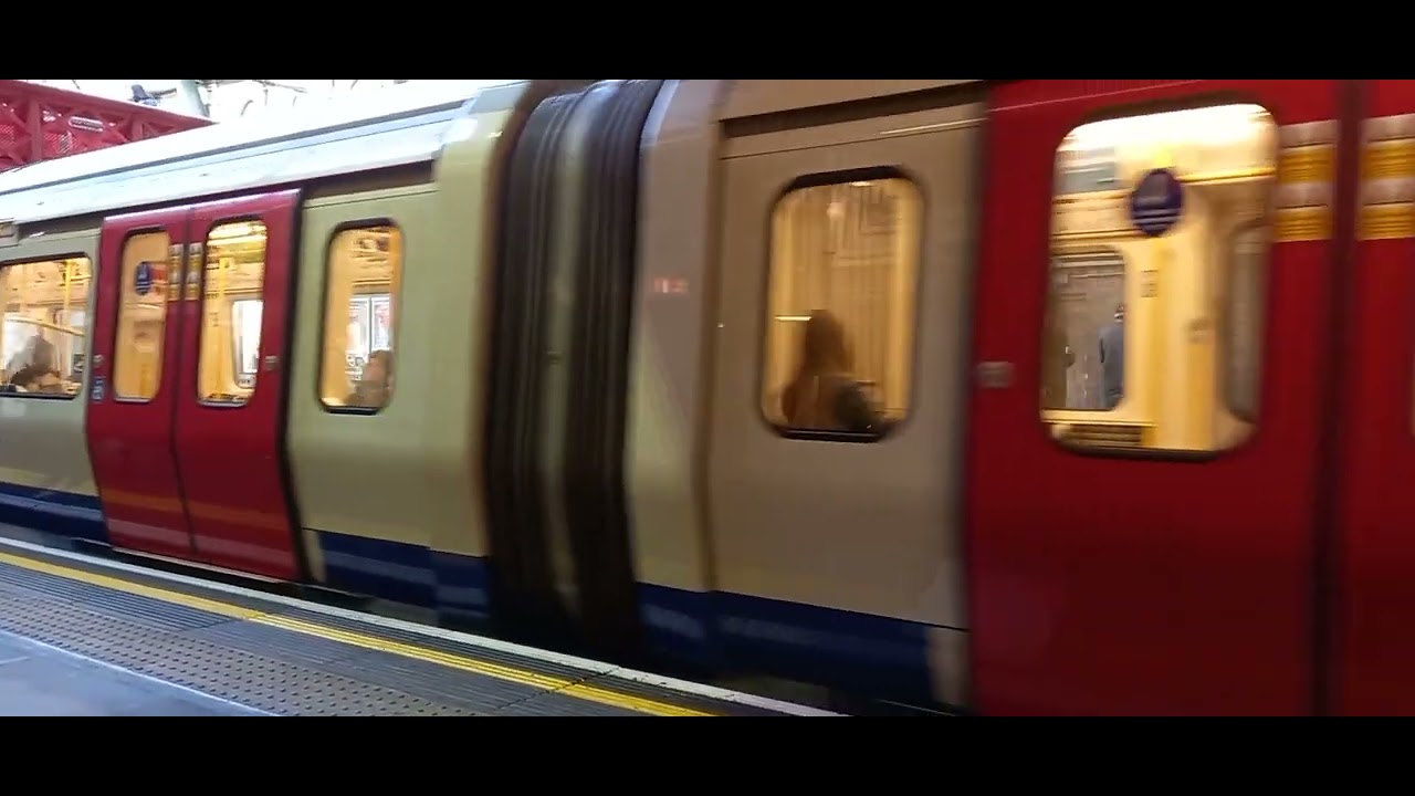 District Line Departs Paddington - YouTube