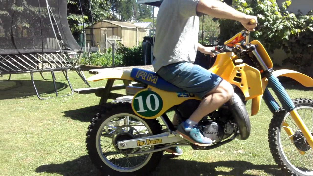 RM 250 1983 Start Up - YouTube