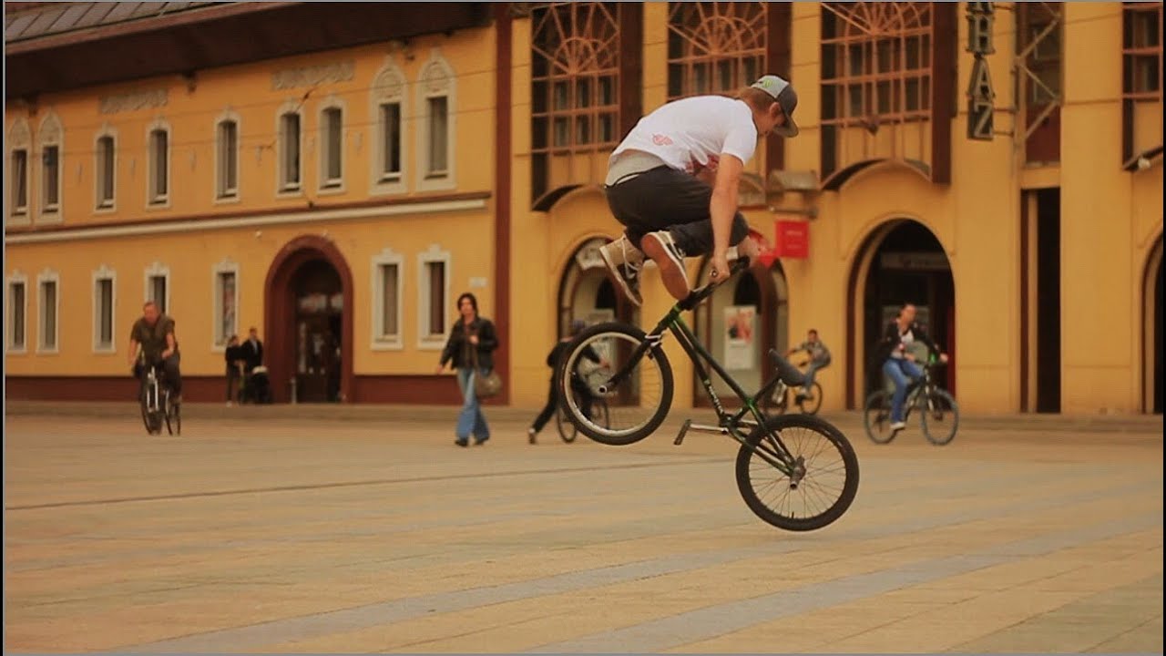 Adam Kun - Monster welcome edit 2010 HD - YouTube