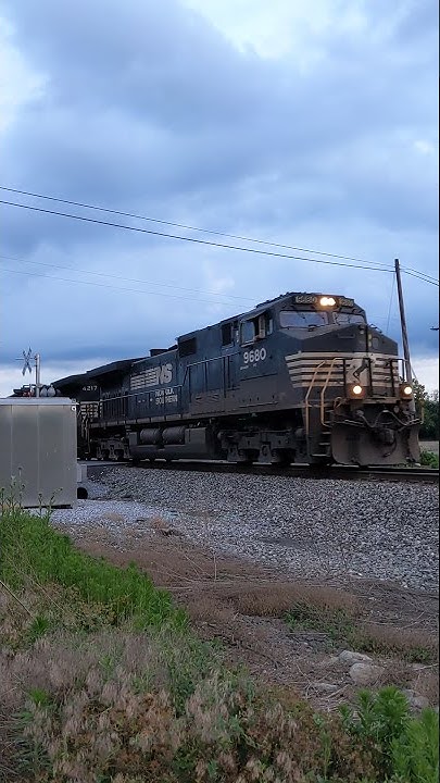 Ballast Train!! | NS 93Z - YouTube