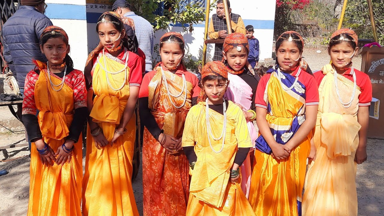 क्या कहते हैं इस गीत को नाम बताओ तो नई पीढ़ी #rikhnikhal #पहाड़ीculture ...