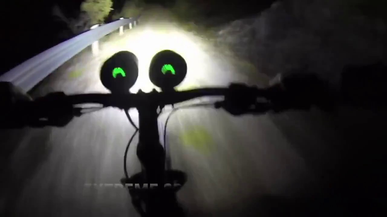 Using Flashlight "Seal Torch 2000" - YouTube