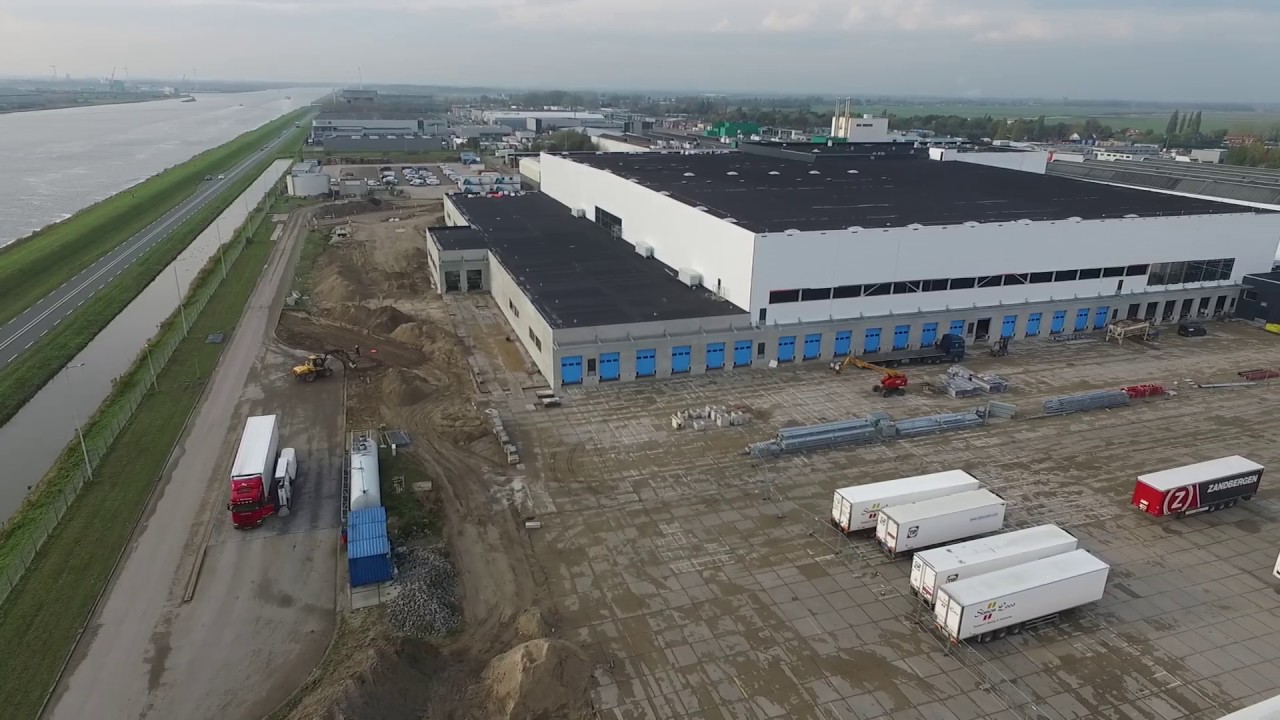 Drone-film gemechaniseerd distributiecentrum Albert Heijn Zaandam - YouTube