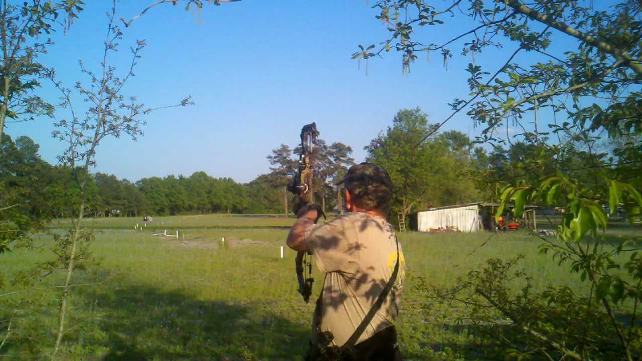 200 yard archery balloon pop, Mathews Z7 - YouTube