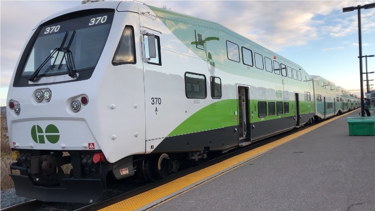 GO Transit cab 370 and locomotive 601 leave Oshawa station - YouTube