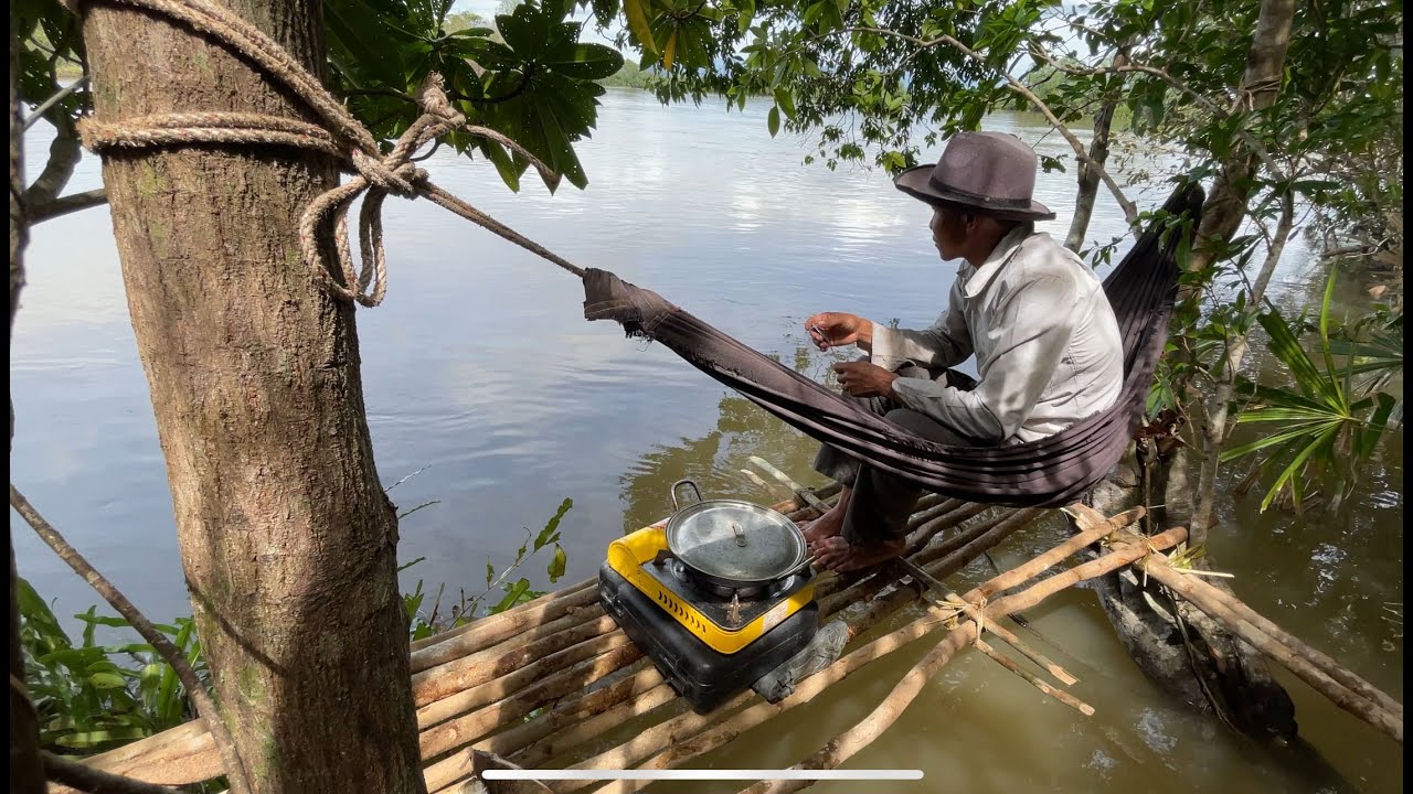 រានស្ទូចបង្កងពេលទឹកជន់ BUILD A NICE HUIT UNDER TREE FOR FISHING BRAWN ...