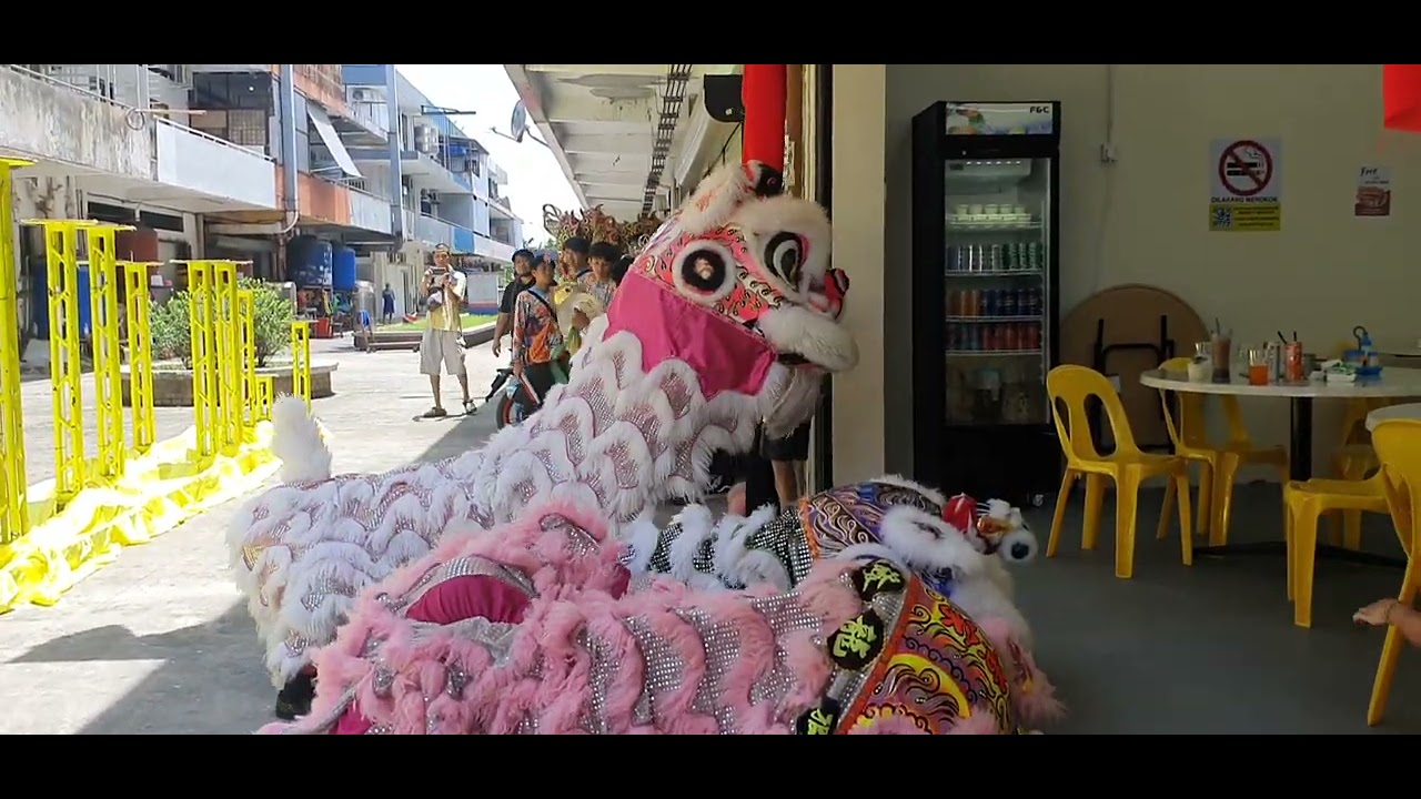 哥隆邦 Kolombong皇记肉骨茶 Wong Kee Bak Kut Teh 11:30 AM 12 apr 2025 Lion dance ...