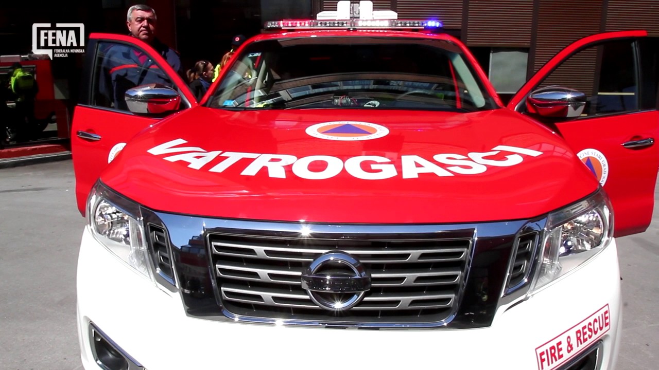 Hadžibajrić uručio vatrogasno vozilo DVD-u Vratnik i policijske ...