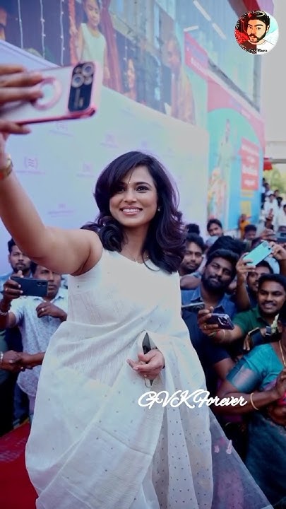 ramya pandian cute expression in saree | unnal unnal song | #gvkforever - YouTube