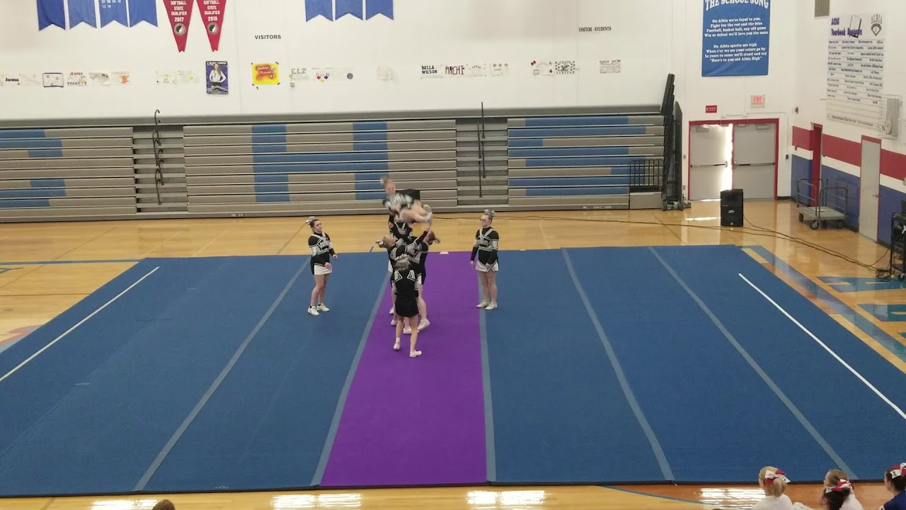 Wayne cheer at Albia 2018 - YouTube