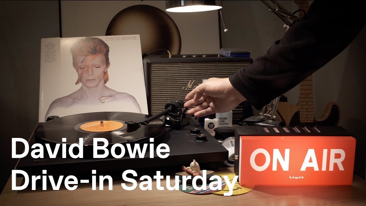 [바이닐로 듣는] David Bowie - Drive-in Saturday - YouTube