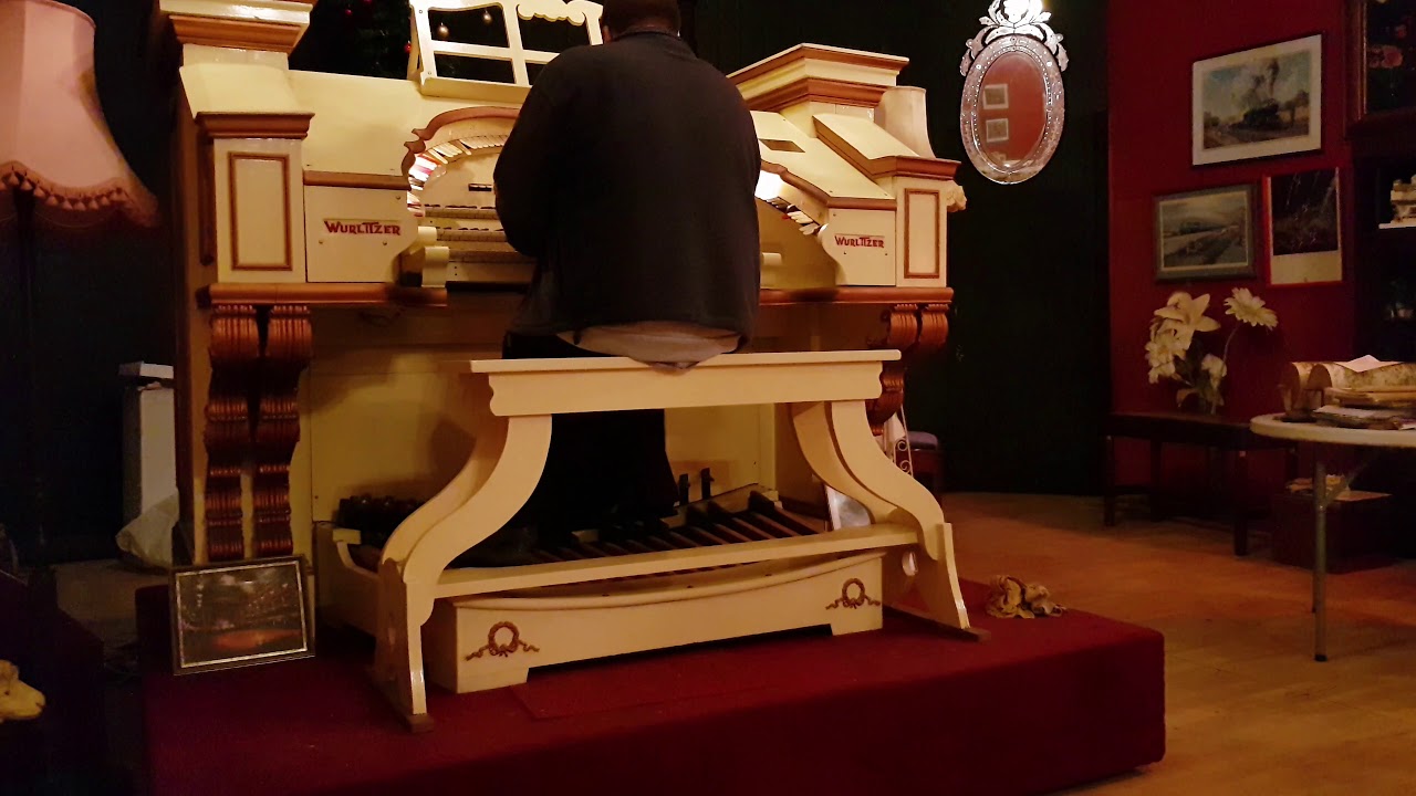 Christian Cartwright at the ex-Granada Slough WurliTzer - I Know Why ...