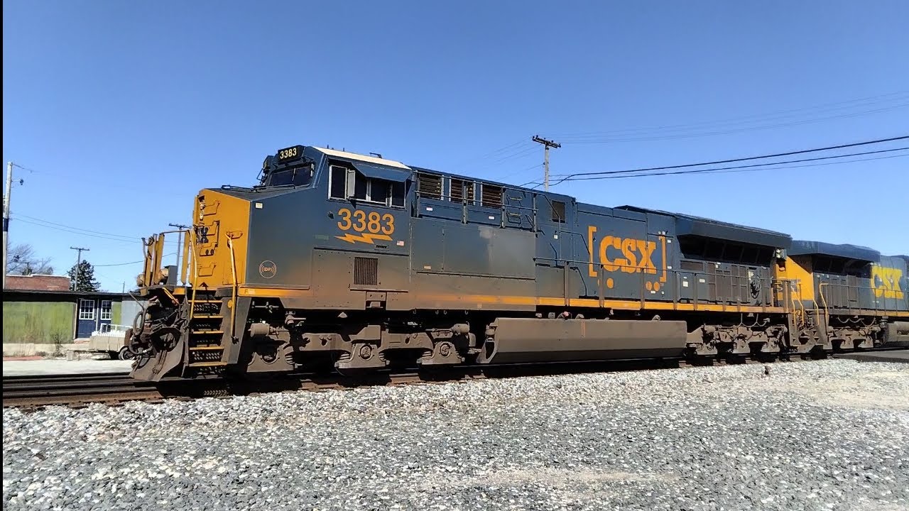 CSX B157 With a Tier 4 Gevo Leader. - YouTube