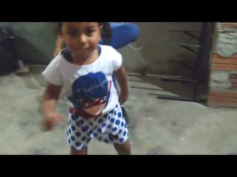 Dançarina mirim improvisando no sertanejo