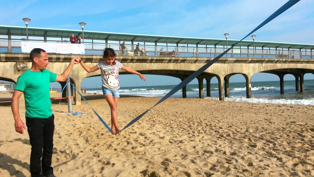 How to walk on a slackline for children. - YouTube