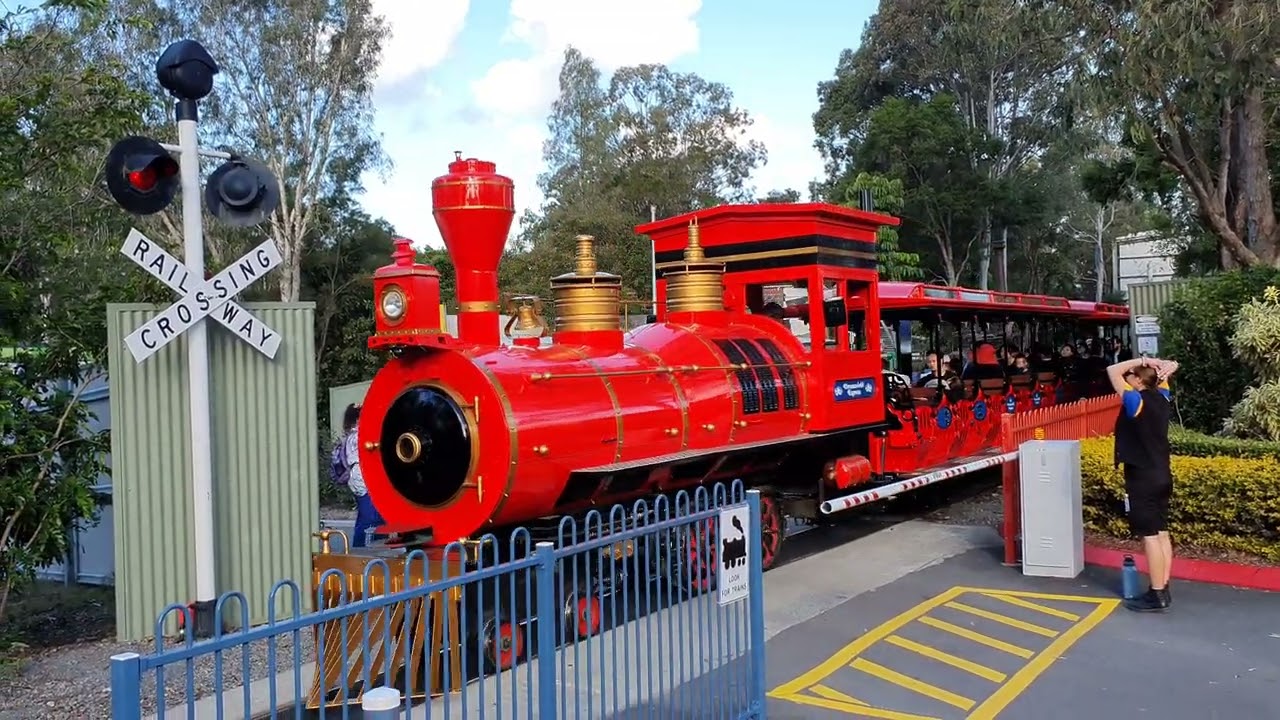 The Train at Dreamworld. - YouTube