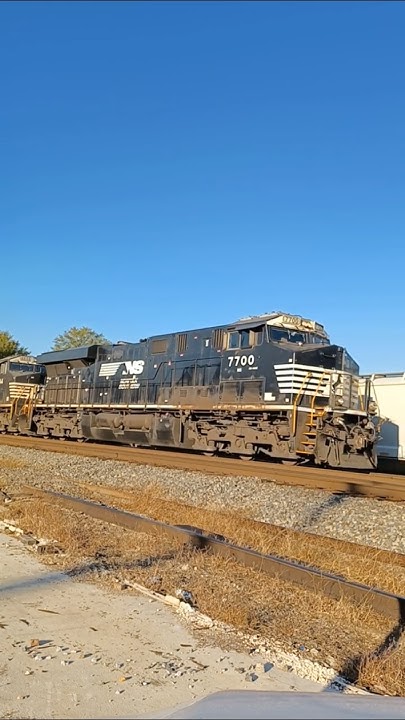 Aggressive GE ES40DC "BIG Burst, Rollin down mountain" Norfolk Southern #7700 - #28r @rider22 ...
