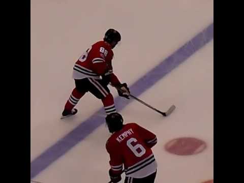 Patrick Kane stick work at Air Canada Centre pregame - March 18, 2017 ...