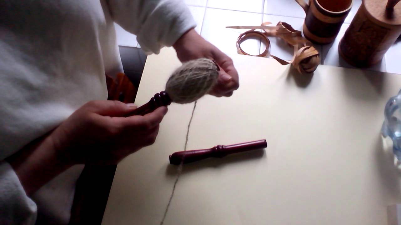 Hilado. Cómo hacer un ovillo con ovillero manual - YouTube