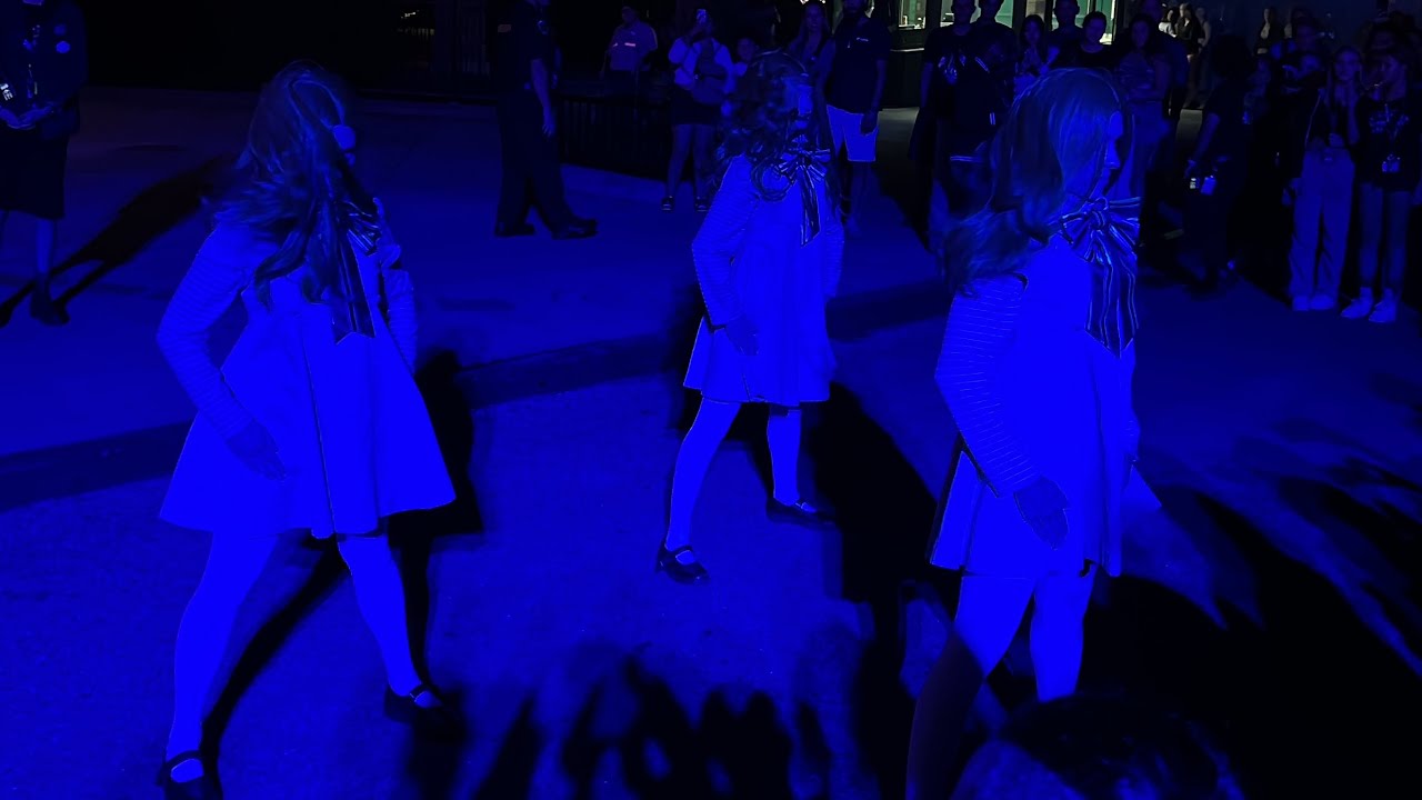 Full M3GAN Dance Step off to Finish! Halloween Horror Nights at ...