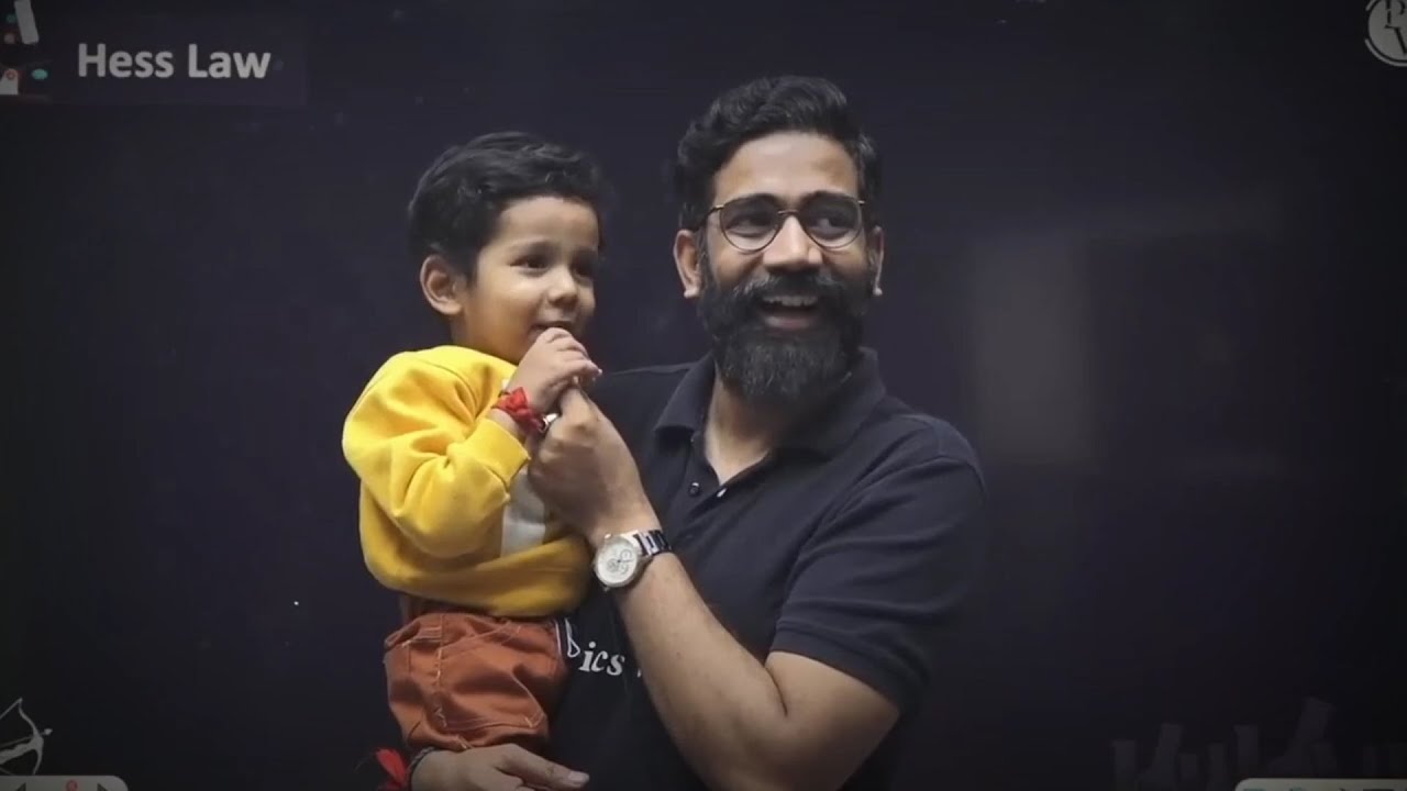 AMIT MAHAJAN SIR'S SON - ATHARVA SINGING IN LIVE CLASS #physicswallah # ...