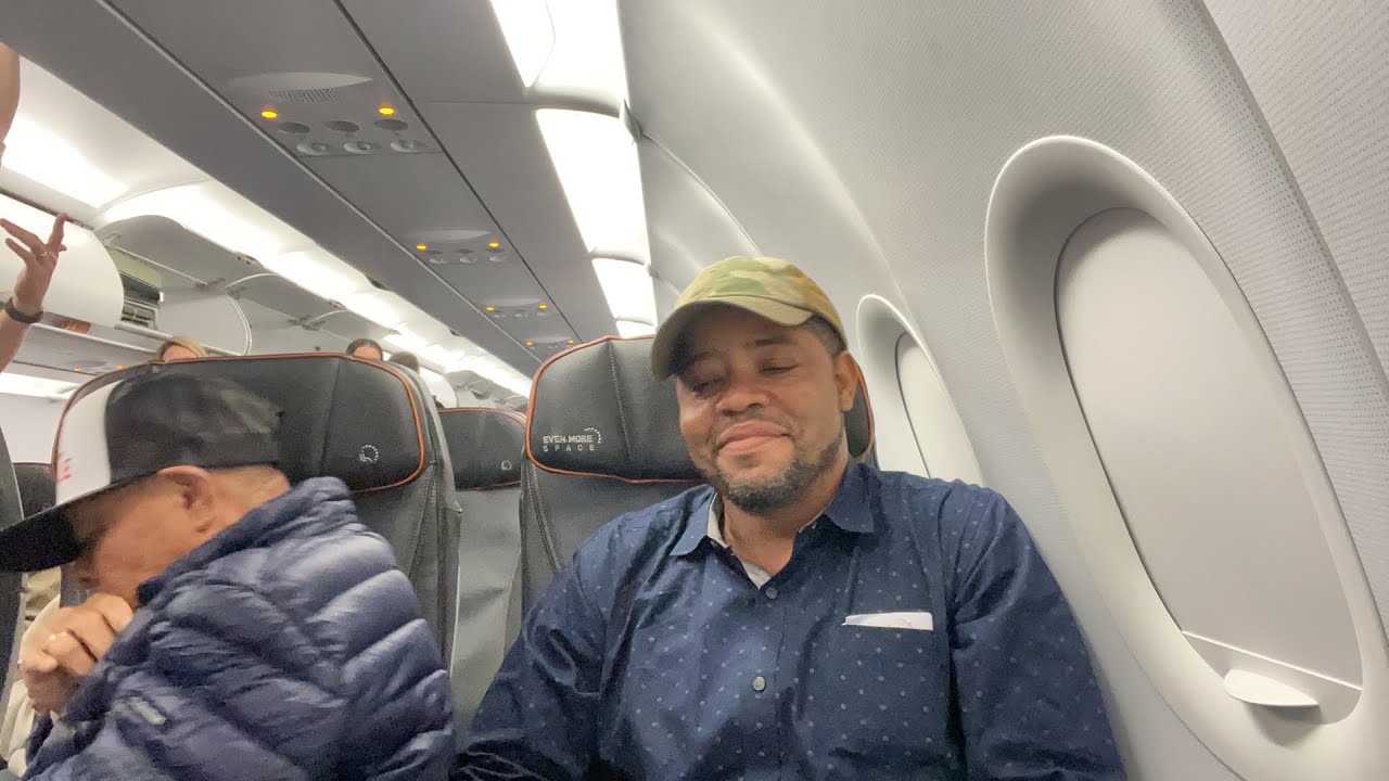 Blanc avèk Isiny nan avion pou yo kite st Doming… - YouTube