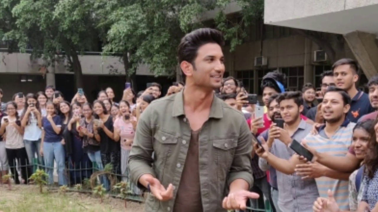 Sushant Singh Rajput meets with his college fans | Am I met with ...