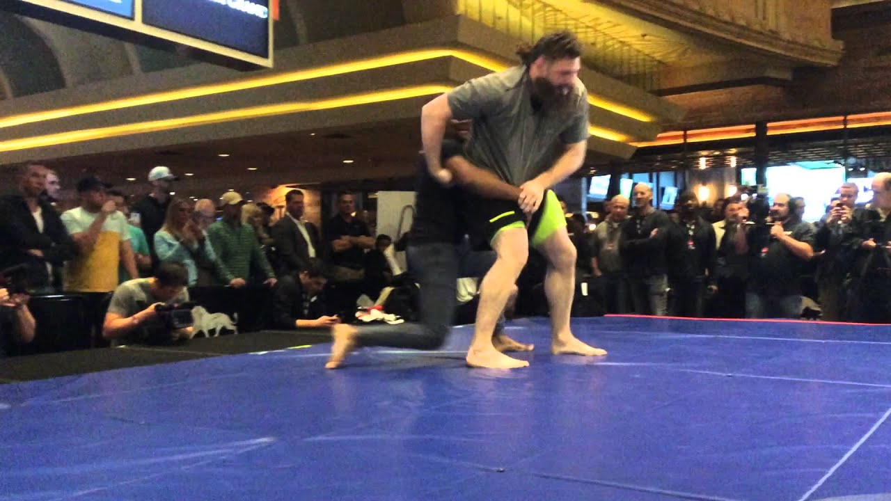 Roy Nelson "Public Workout" - YouTube
