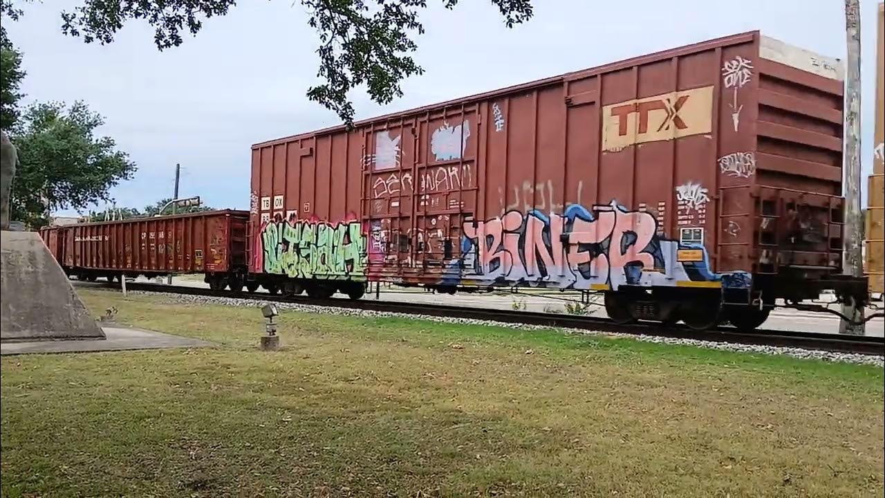 KCS 4027 leading CP 8735 trailing eastbound empty manifest train horn salute - YouTube
