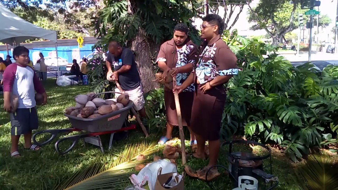 Coconut husking Exhibition - YouTube