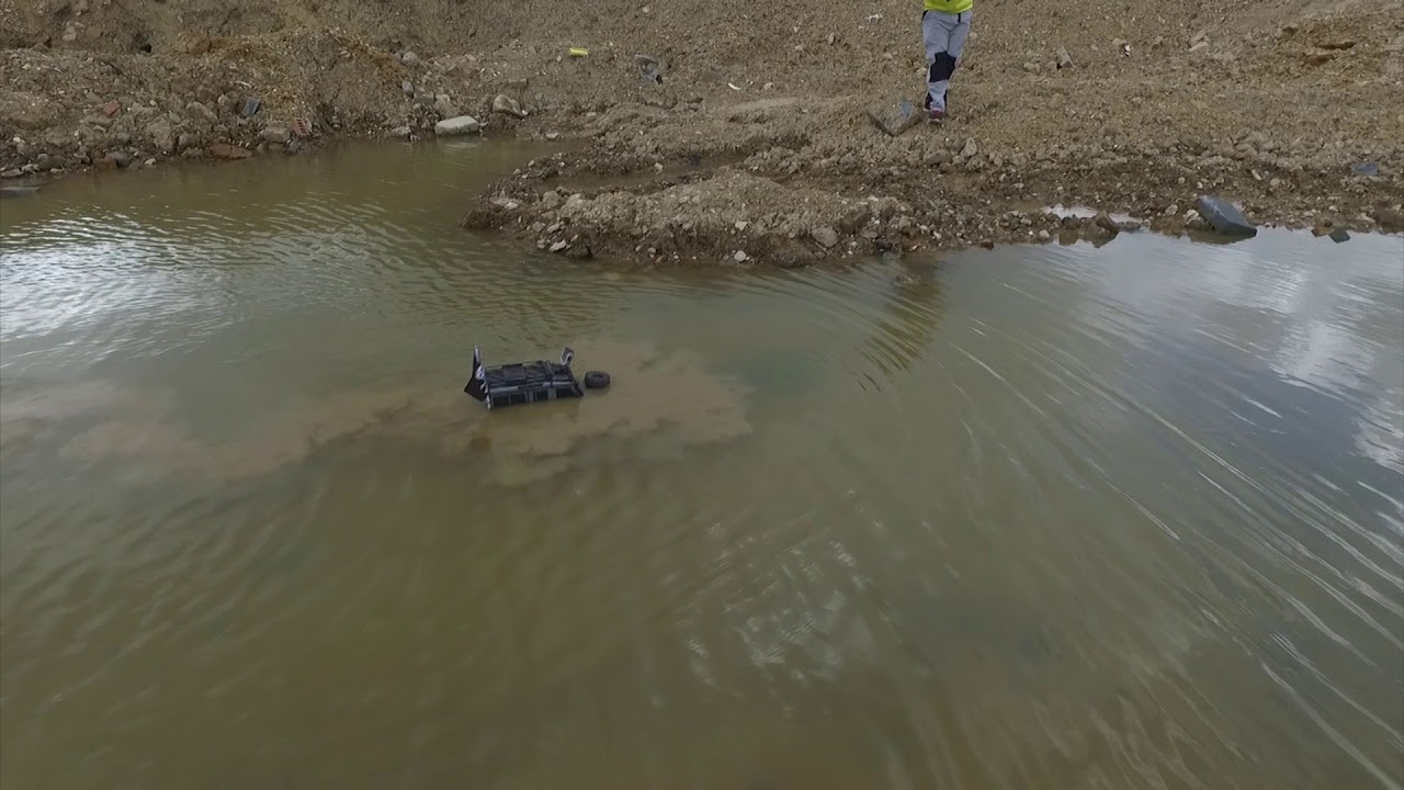 trx4 deep water crossing - YouTube