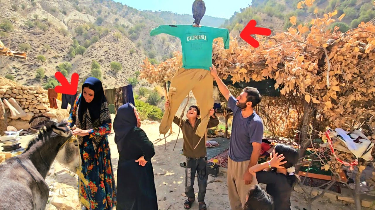 Ali makes a scarecrow with the help of the children/The creativity of ...