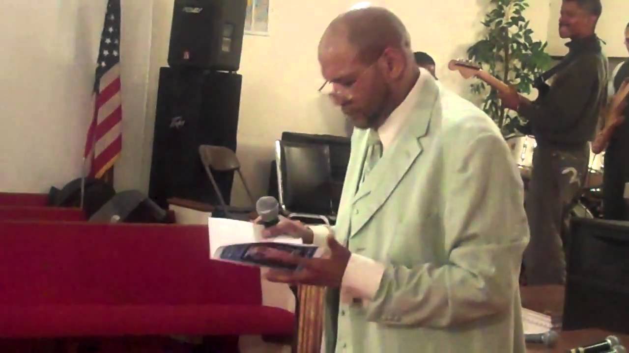 Pastor London Jones Singing At New Bethel Baptist Church - YouTube
